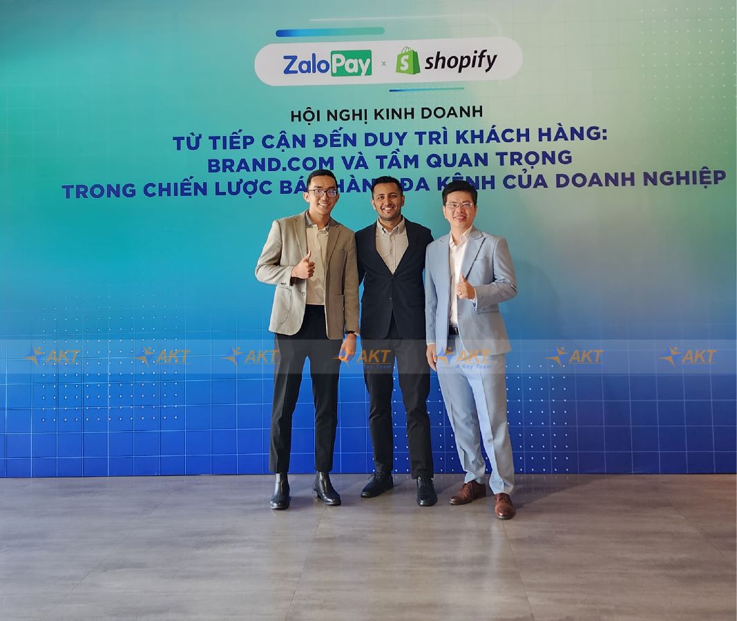 Simultaneous translation at ZaloPay x Shopify Business Conference